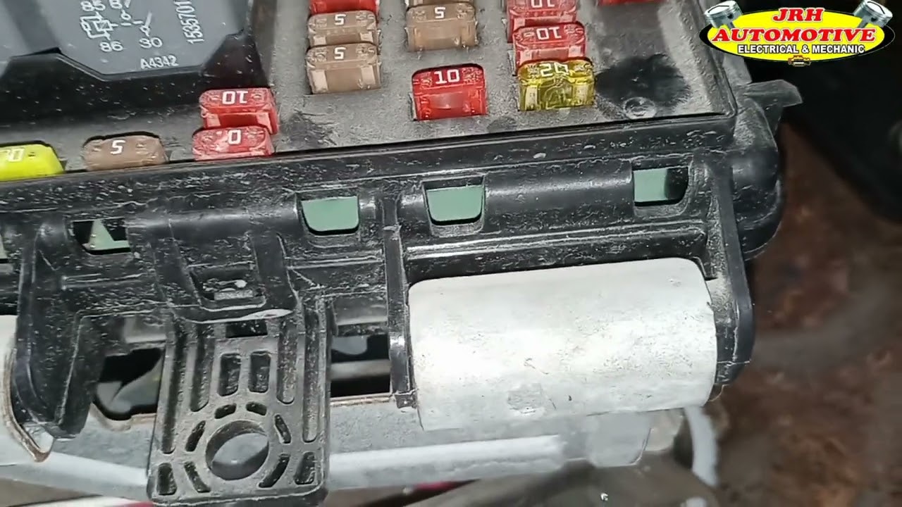 Freestar 2005 3.9 p1633 falso voltaje - YouTube