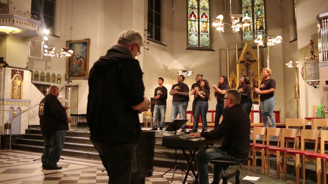 McMain Singing Mustangs singing "Do You Know Him" in Lulea, Sweden 2016 ...