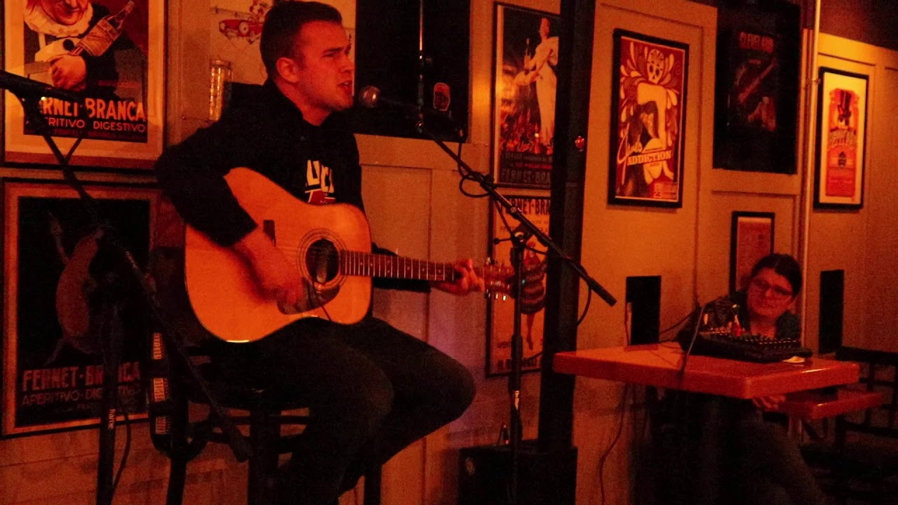 Donald Beck Performing at Winchester Open Mic. - YouTube