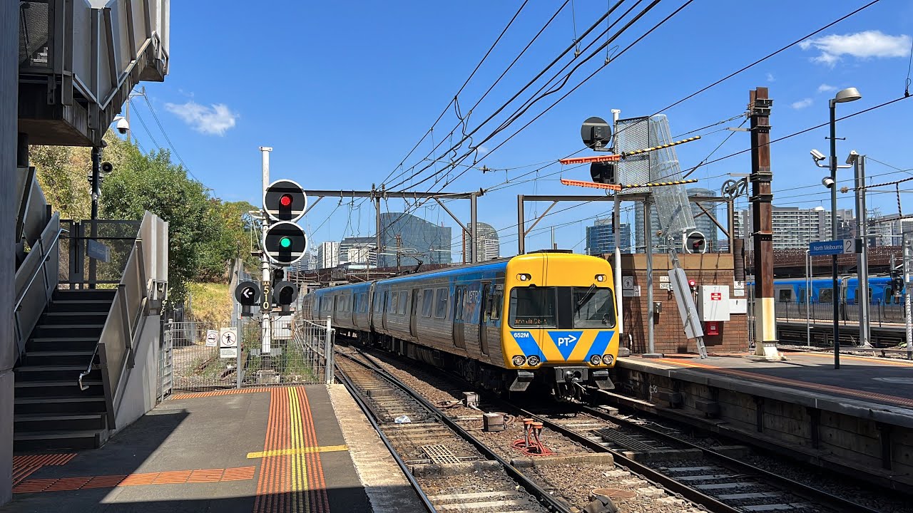 Metro Trains: Alstom Comeng 652M arriving at North Melbourne - YouTube