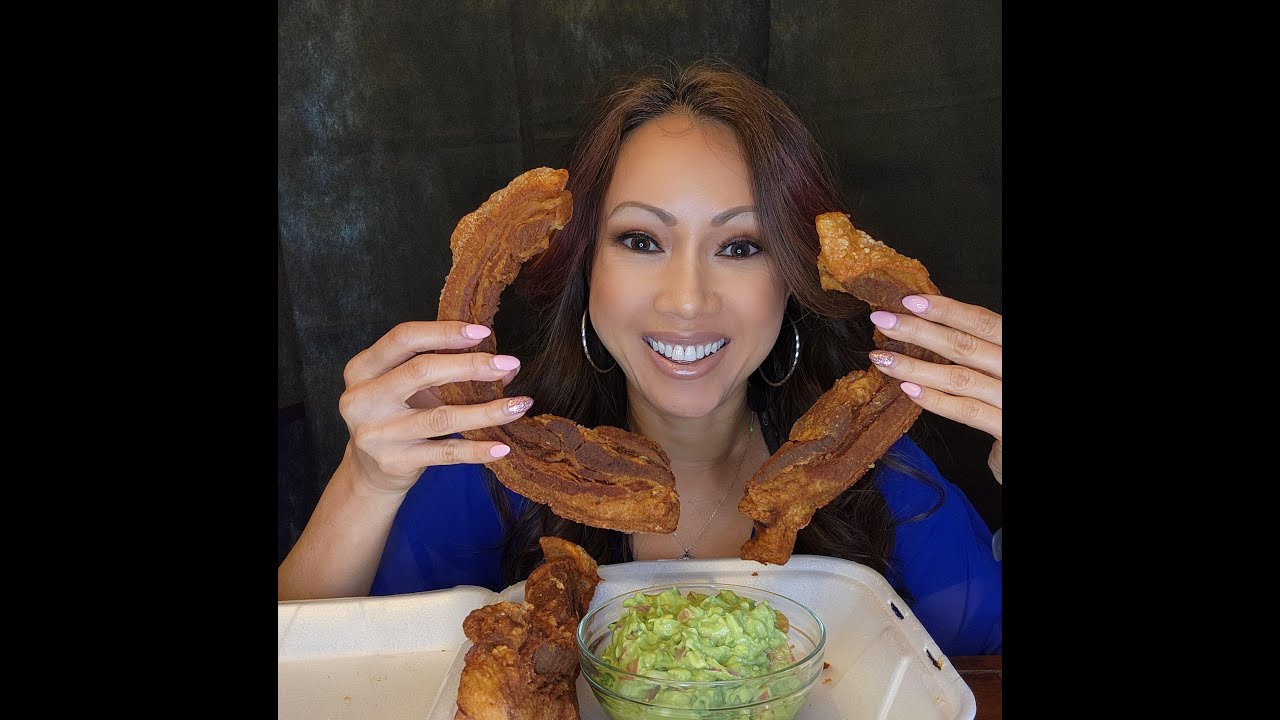 ASMR & MUKBANG. No talking. Dee's EATS Chicharrones and homemade guacamole. - YouTube