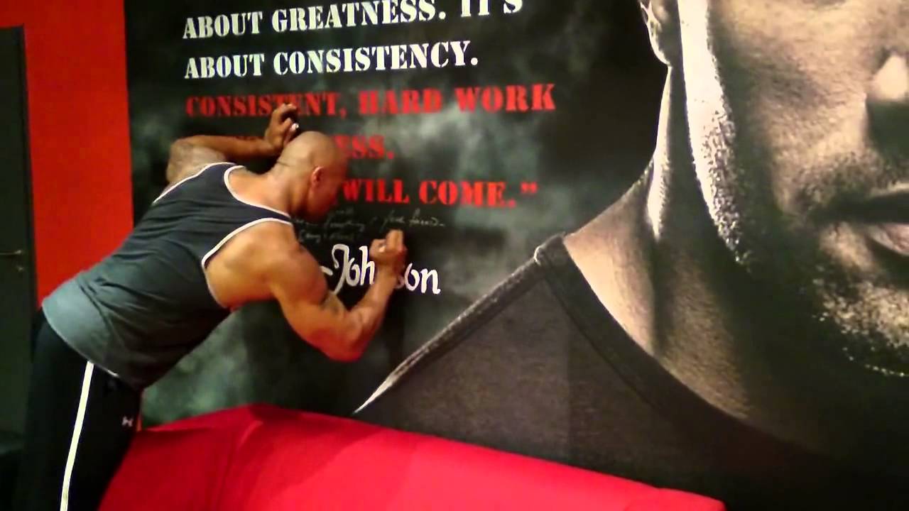 Dwayne "The Rock" Johnson in Budapest / Flex Gym - YouTube