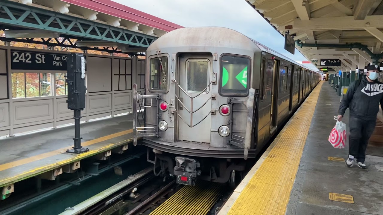 R62A Rollsign Scrolling at 242nd Street - YouTube
