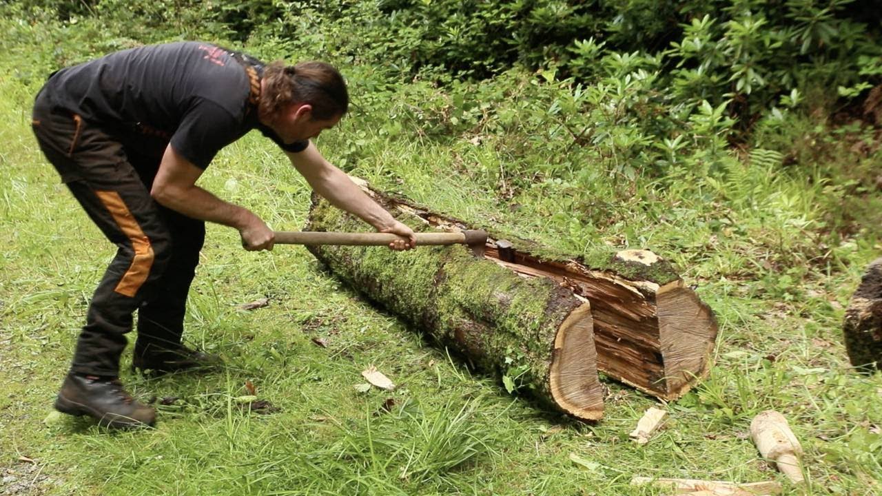 Cleaving Oak Planks From a Log - YouTube