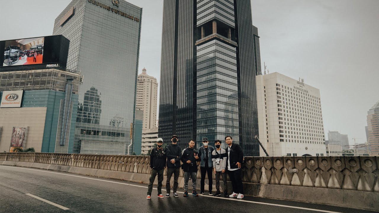 HUJAN! HUNTING FOTO DI CFD SEMANGGI | POV Street Photography - YouTube