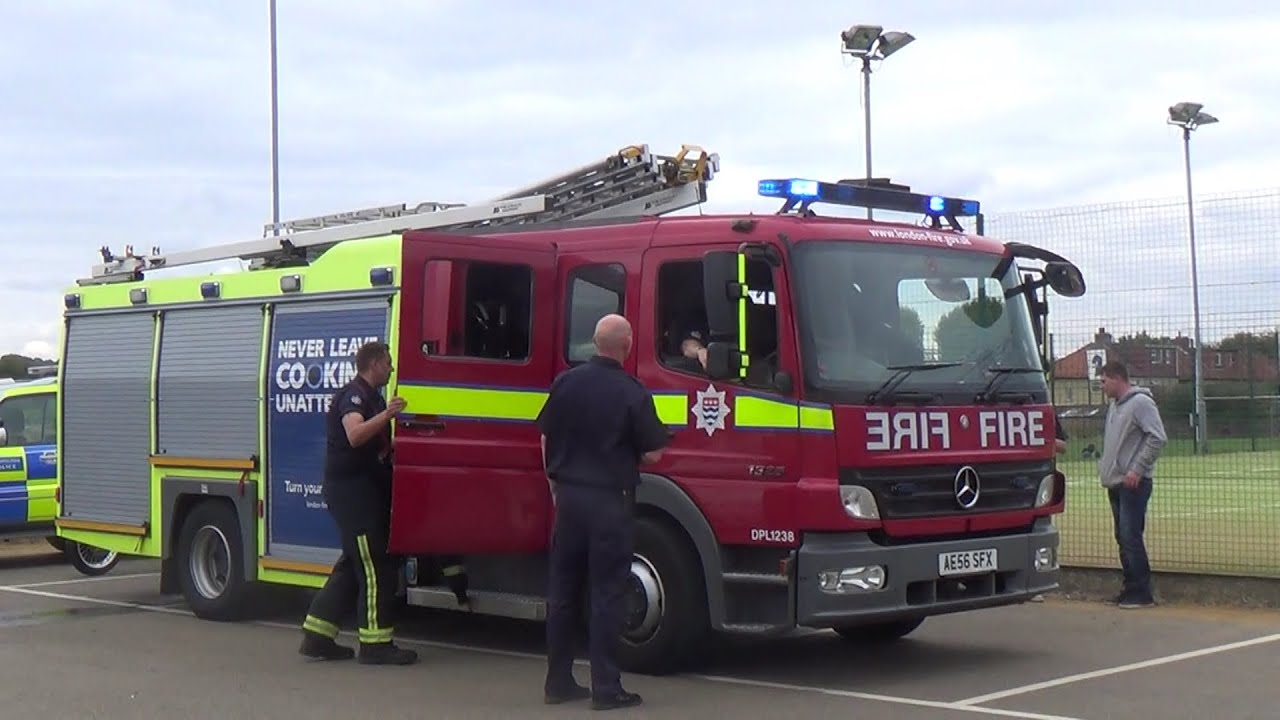Fire engine responding - London Fire Brigade Pump Ladder - YouTube
