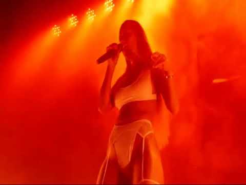 bacak jartiyer sütyen naylon çorap sahne 3