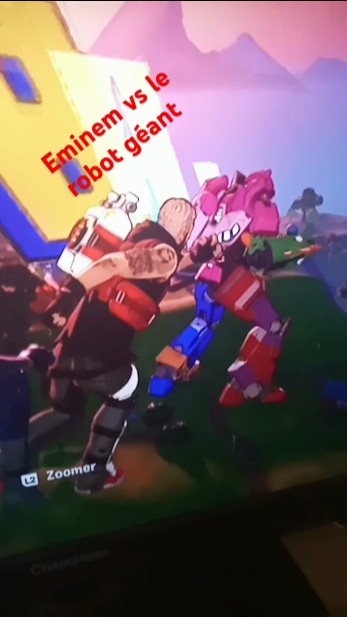 Eminem vs le robot géant événement par 1 #fornit - YouTube