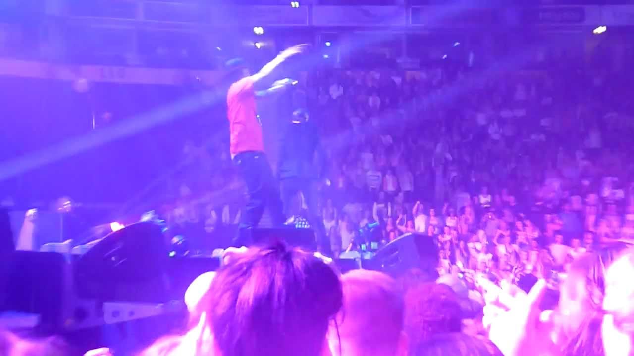 Nicki Minaj - Roman's Revenge (LIVE AT MANCHESTER ARENA OCTOBER 22ND ...