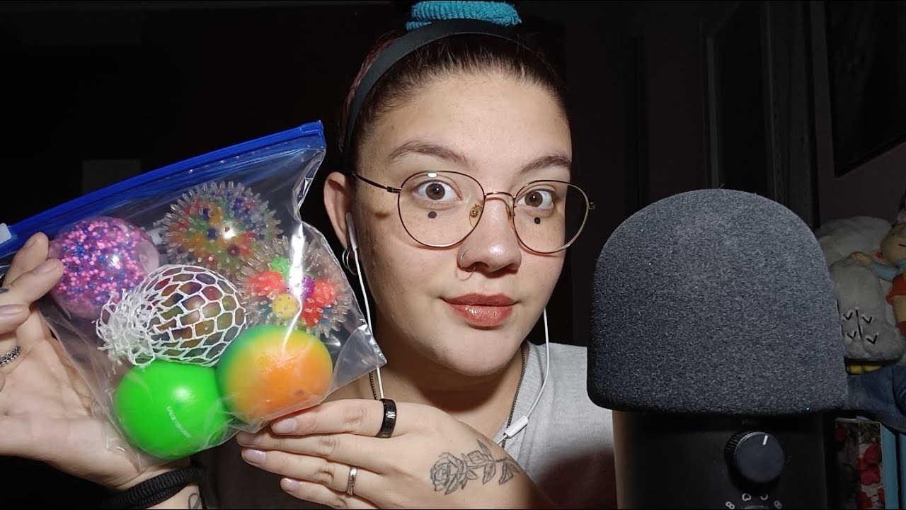 TINGLY SQUISHY STRESS BALLS😴😍💜 | ASMR ITA - YouTube