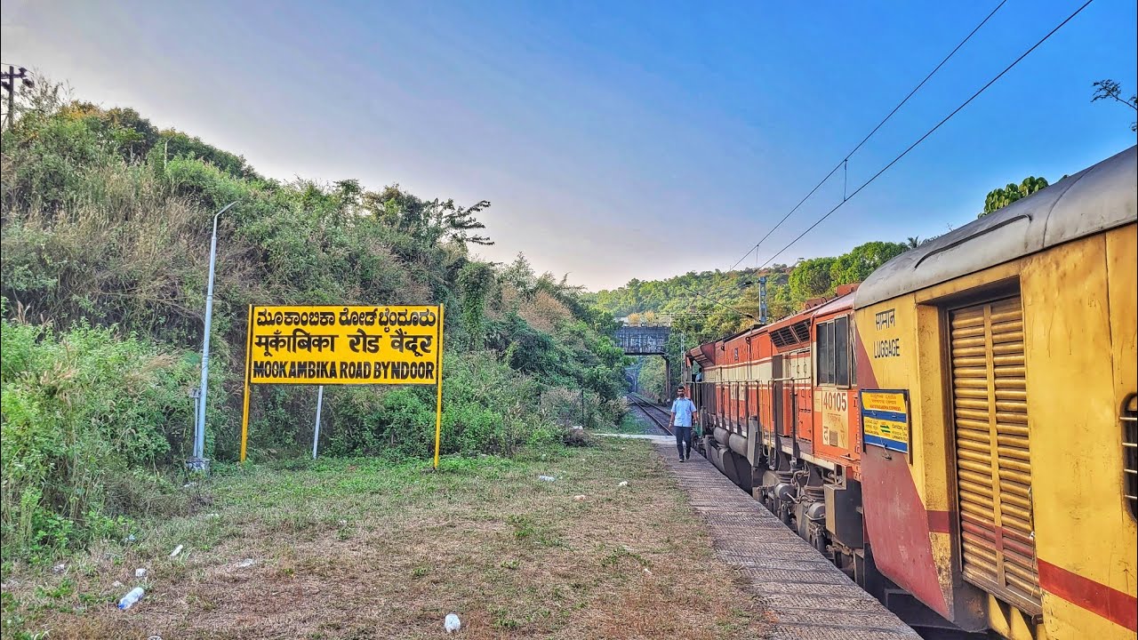 One last time, Matsyagandha Superfast Express with a diesel locomotive ...