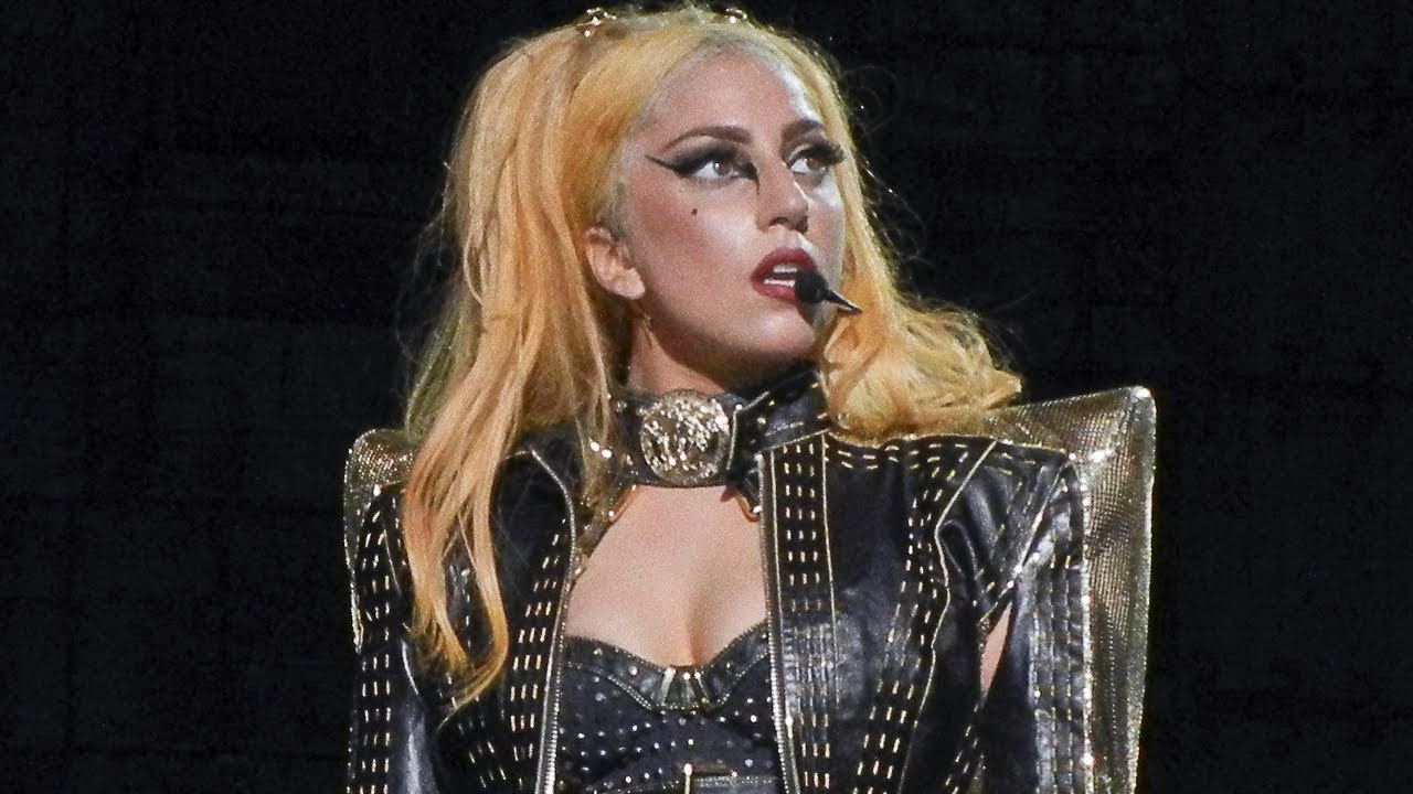 LADY GAGA LIVE- BALL - YouTube