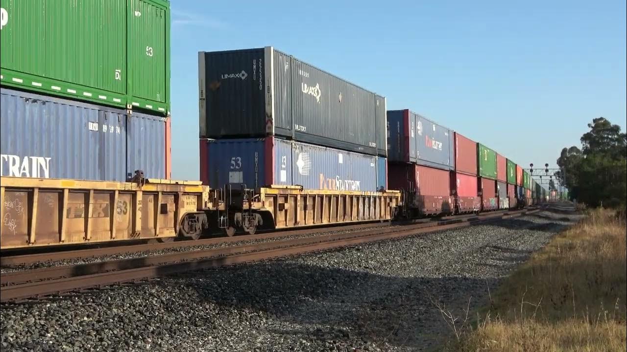 UP 8122 with the INPOA 17oct22 - YouTube