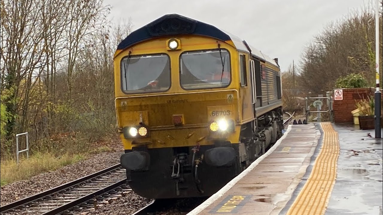 “Doncaster PSB 1981-2002” 66703 4L11 with 35 containers 12;50 5E Lea ...