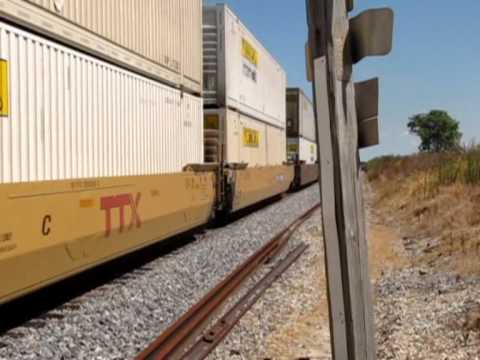 Bnsf 4525 heads east at medill mo with bnsf 7695 the yellow swoosh, aug ...