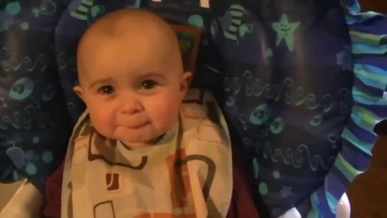 Bebê chorando emocionado ao ouvir sua mãe cantando - YouTube