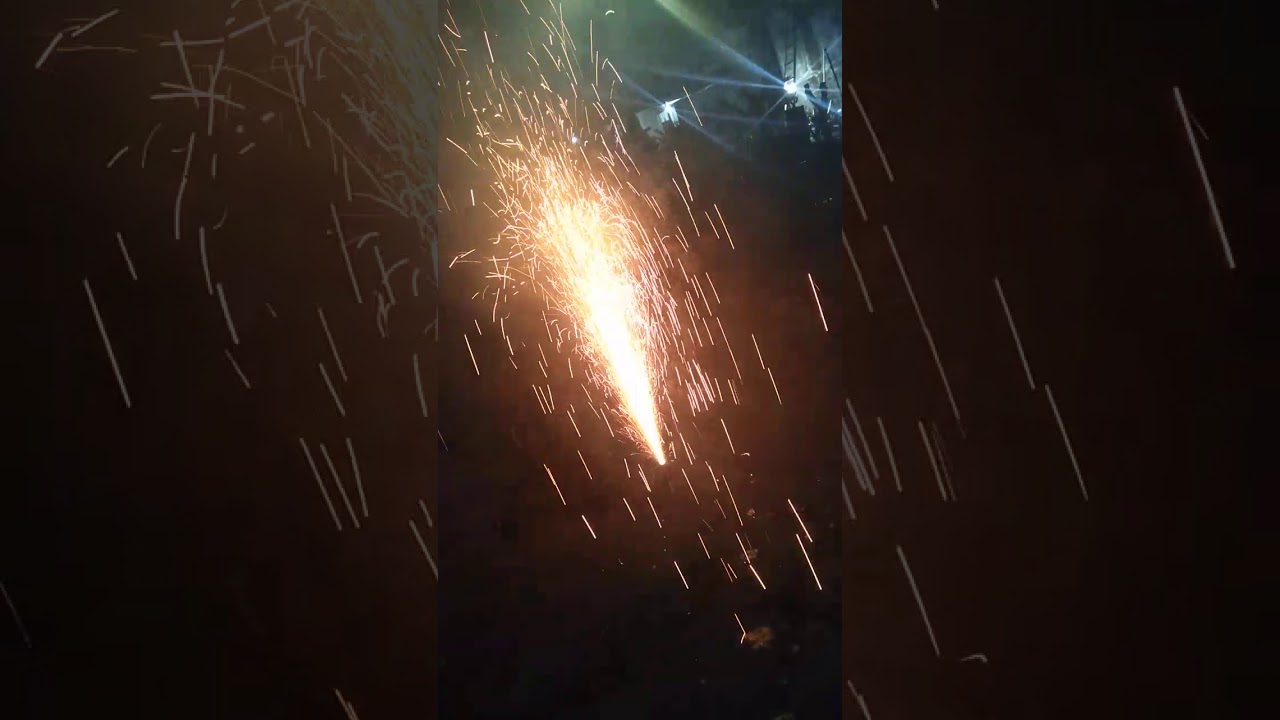 Pesta kembang api meledak di bawah - YouTube