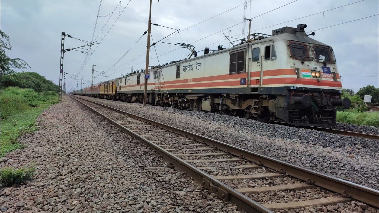 WAP-5 Rescue failed WAP-7 with Howarh AC Duronto express || Wap-5 ...