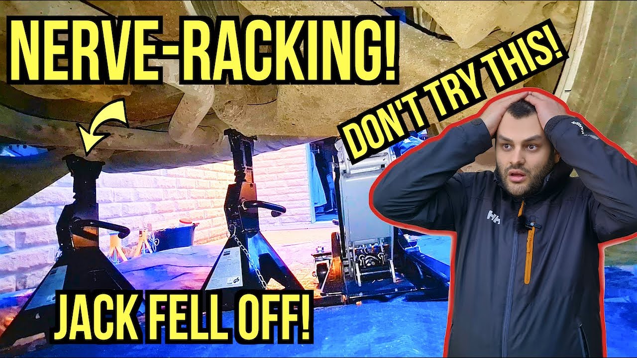 Range Rover L322 REAR Jack Up Point Failure in a slope - YouTube