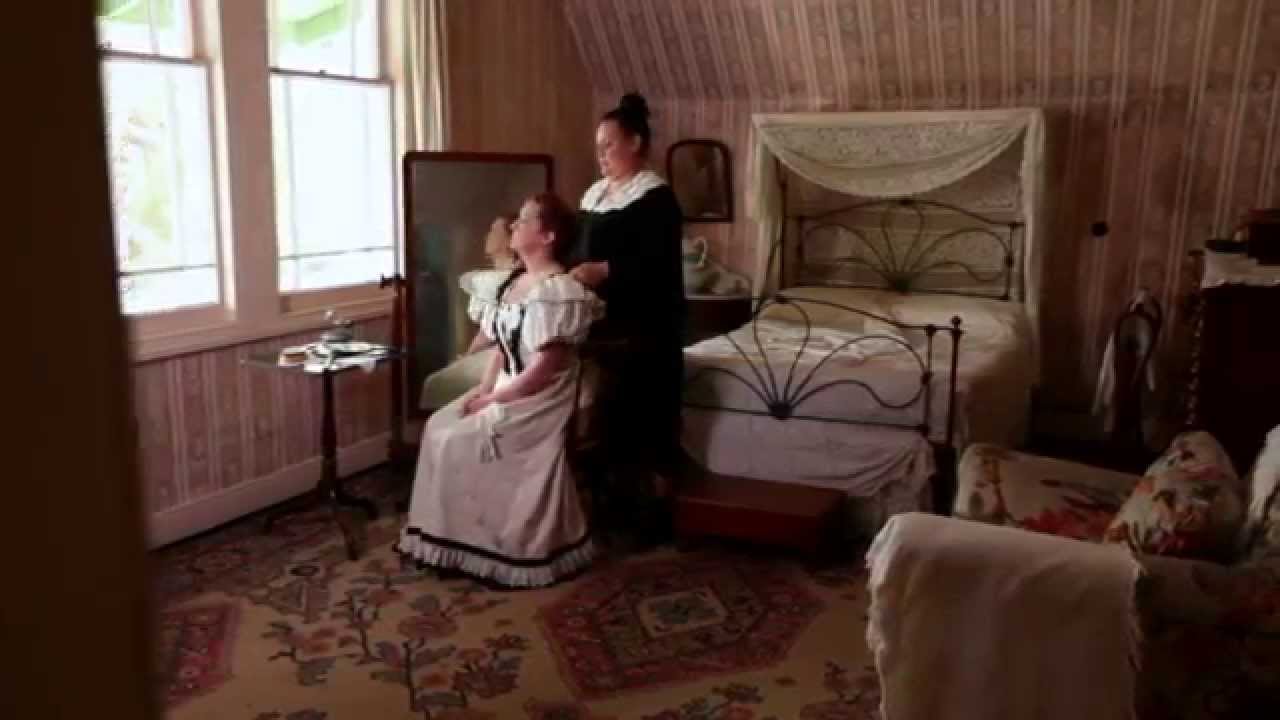 NZ Comedians Justine Smith & Irene Pink: "Down and Out Abbey" - YouTube