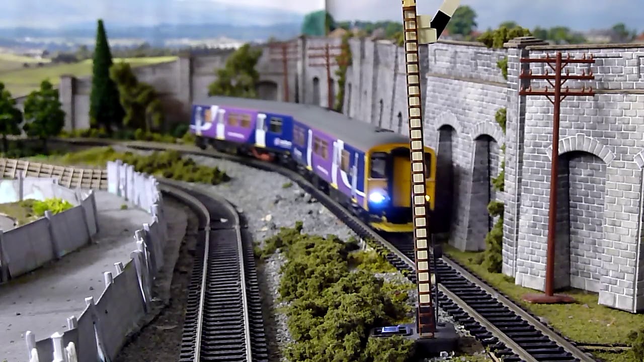 Northern Rail DMU class 150/2 calling at all Stations - YouTube
