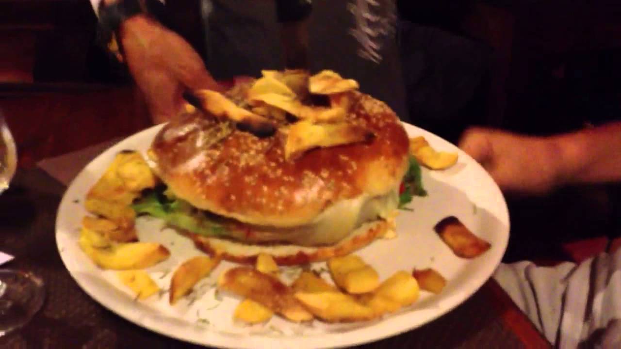 Maxi Burger - YouTube