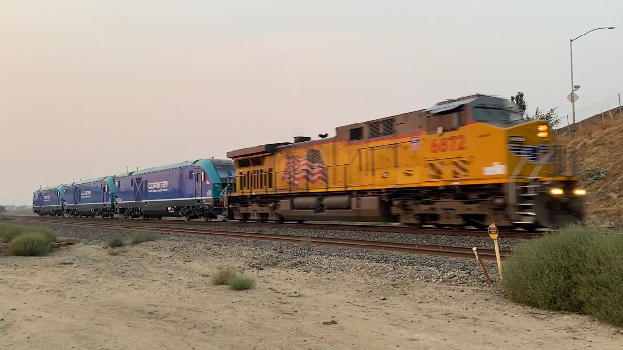 Union Pacific 6872 leading a Coaster delivery through Modesto - YouTube