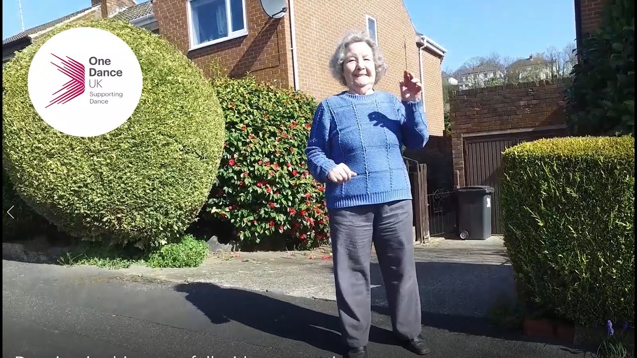 Dancing in driveways - YouTube
