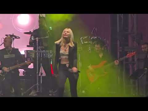 Aleyna Tilki - Senden Daha Güzel (Duman)