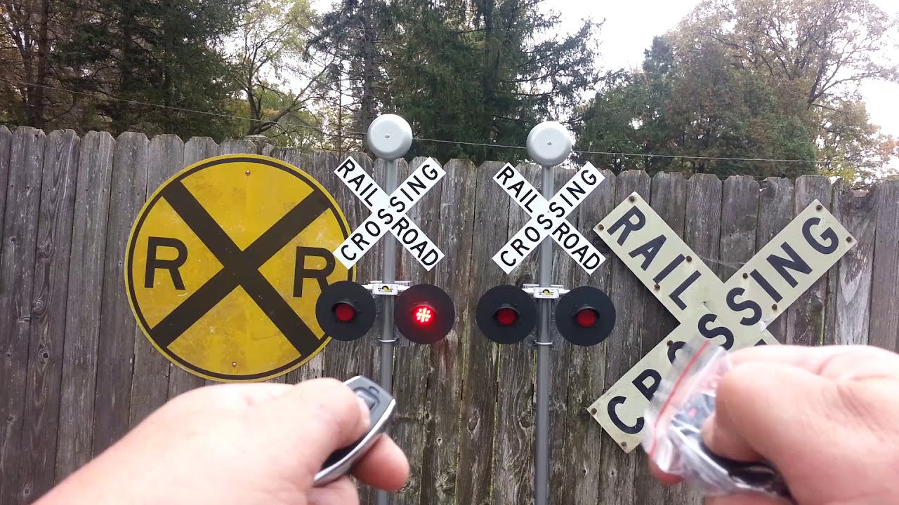 REALISTIC RAILROAD CROSSING LED-BELL-REMOTE - YouTube