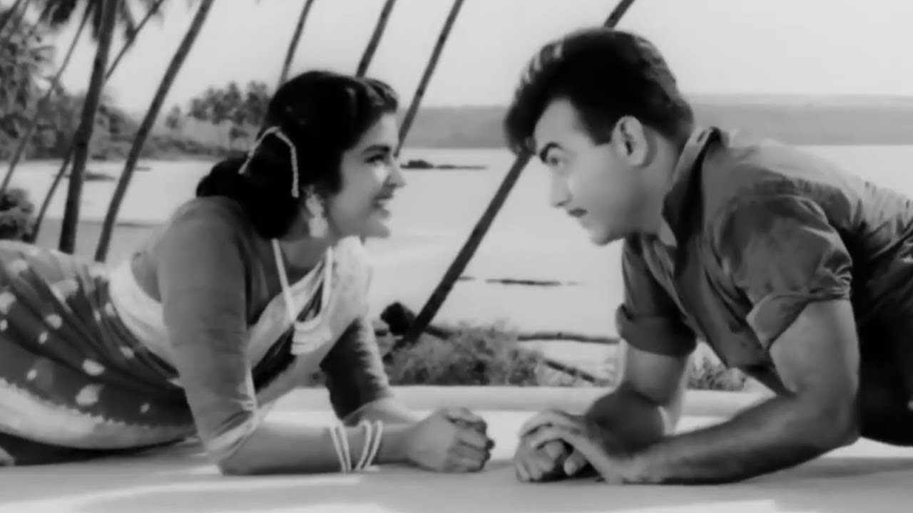 Gori Chalo Na Hans Ki Chal | Beti Bete (1964) Video Song | Asha Bhosle, Mohammed Rafi ...