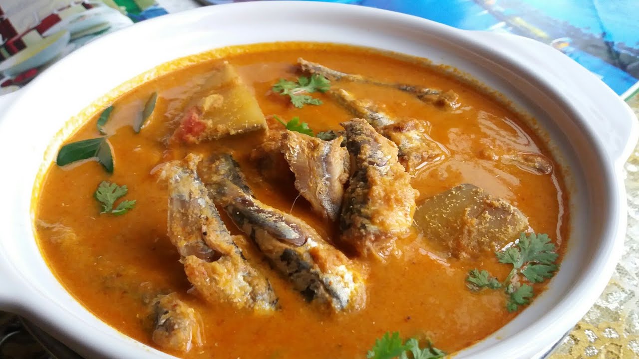 Mathi Meen kulambu using Coconut & raw mango/ Sardine fish curry - YouTube