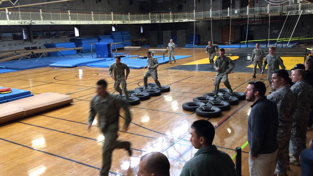 Sandhurst Indoor Obstacle Course 1 - H4 - YouTube