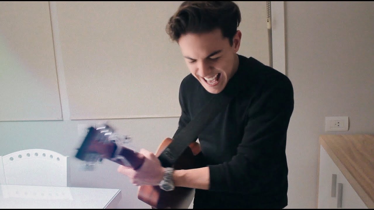 Shawn Mendes - There's Nothing Holdin' Me Back (Live Acoustic Cover by ...