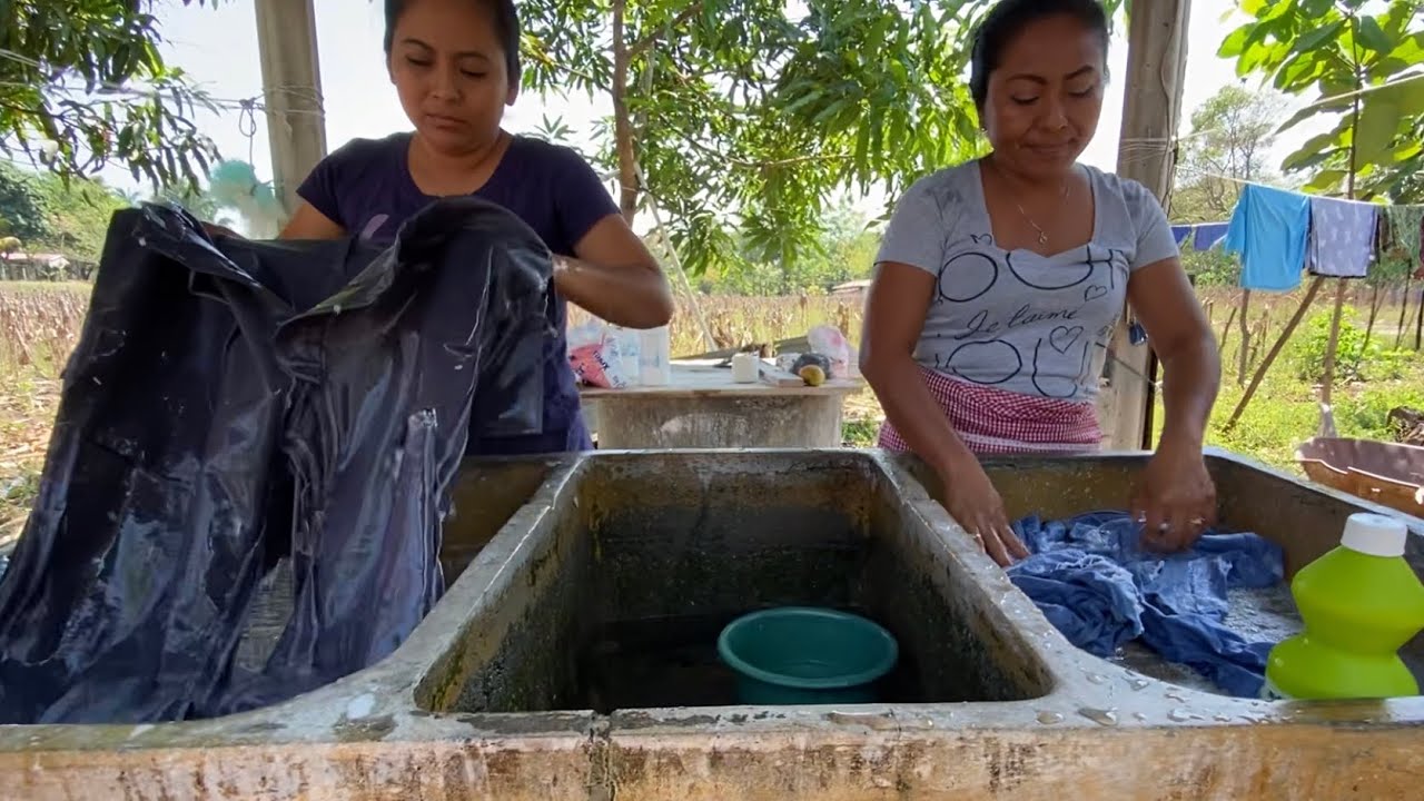 Lavando a mano/Hoy se nos juntó mucha ropa🧥😰 - YouTube