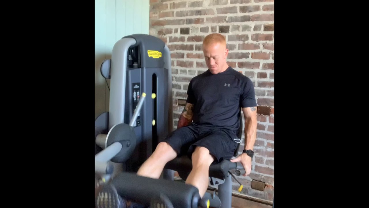 Quadricep Extension Machine - YouTube