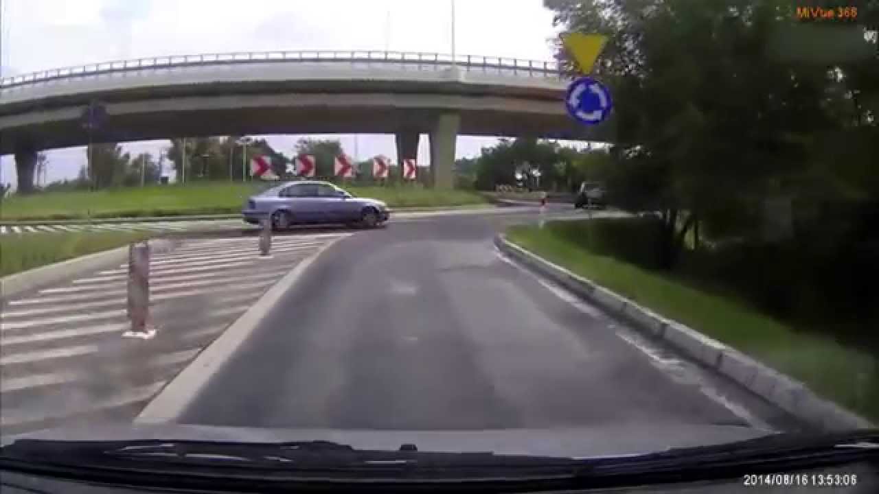 Crazy man.Drifting A Normal Car On a way. - YouTube