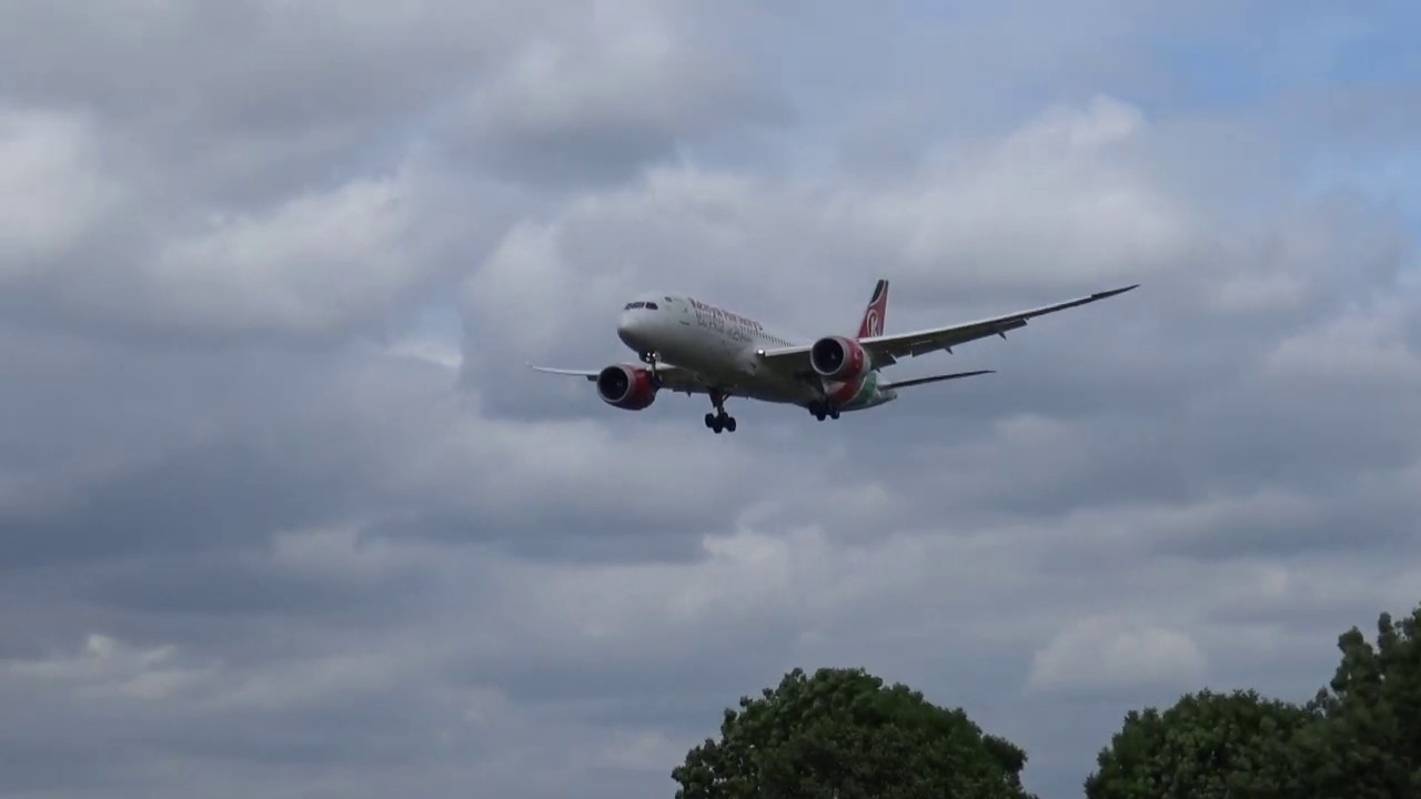 Planespotting - London Heathrow - part six - landing on RWY 27L ...