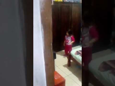 Criança dançando funk