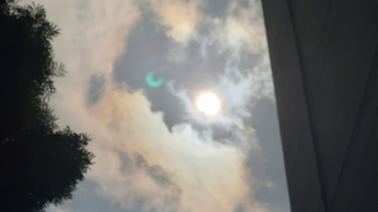 Solar Eclipse 26 December 2019 in Singapore - YouTube