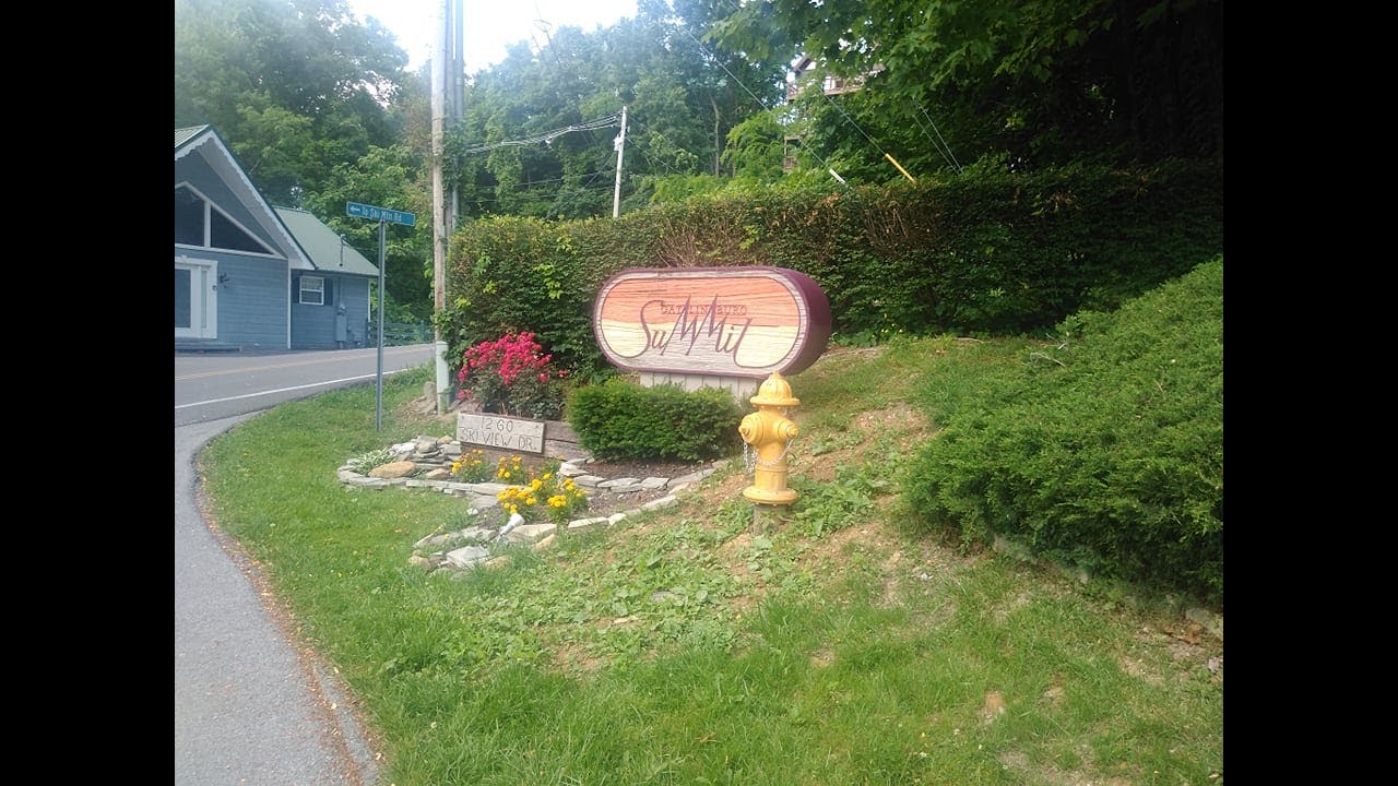 The Summit in Gatlinburg Tennessee - YouTube