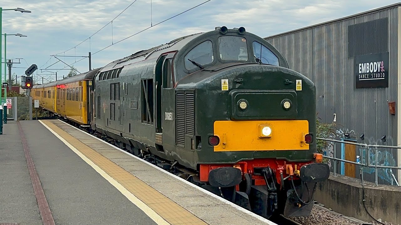 Rare Class 37 Network Rail train at Nuneaton - YouTube