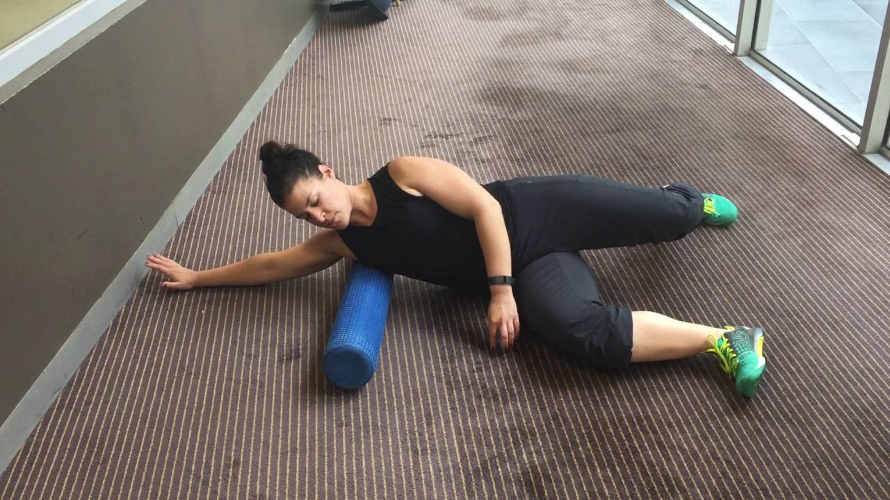 Side-Lying Lat Release on Foam Roller - YouTube