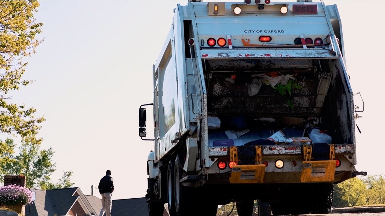 City of Oxford's Heil Garbage Trucks In Action - YouTube