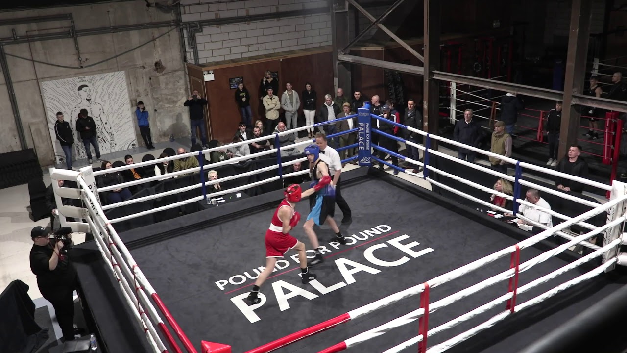 Leo Holdsworth v Reece Gough - YouTube