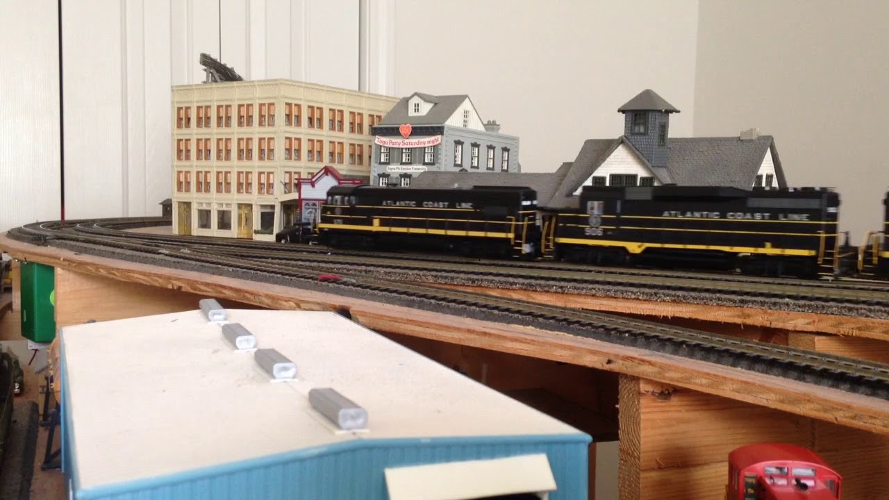 ACL Trains on the Home Layout - YouTube