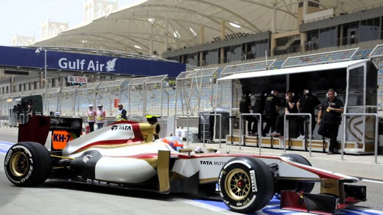 HRT F1 Team Cosworth pit crew - YouTube