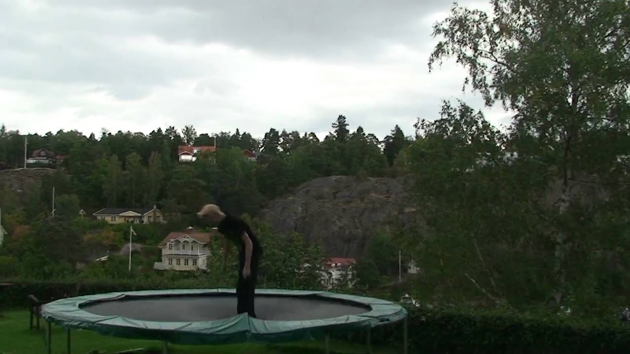 trampoline johan kid - YouTube