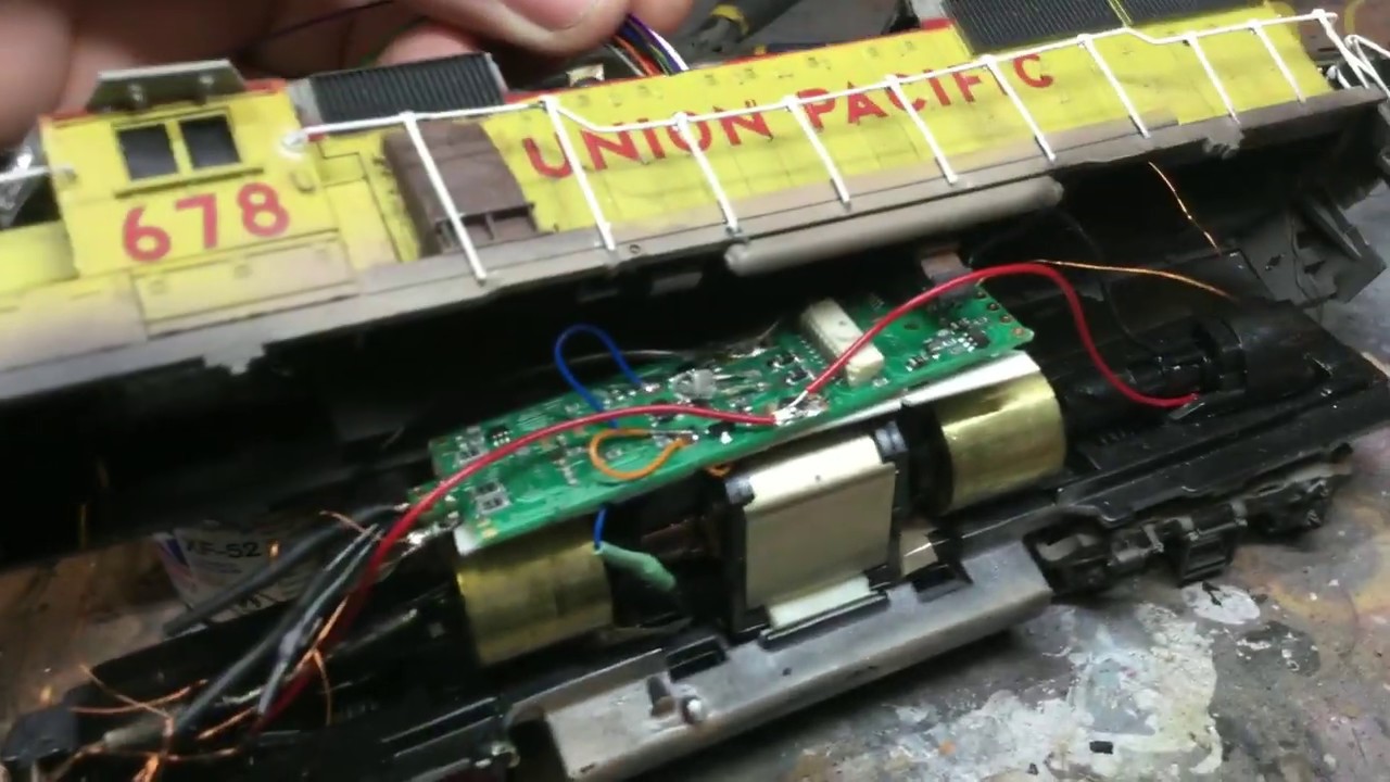 athearn blue box part 3: Dcc install - YouTube