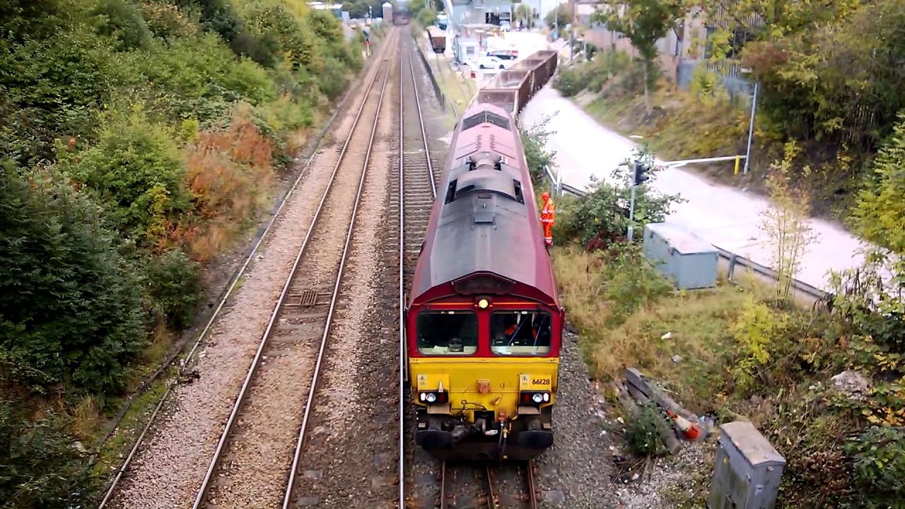 Class 60 Diesel Locomotive 60079 and Class 66 66128 at Northenden ...